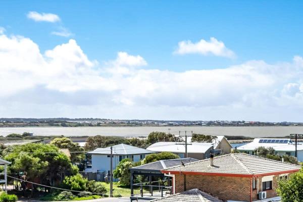 20 Sir George Ritchie Ave Goolwa South - No Linen Included - Goolwa