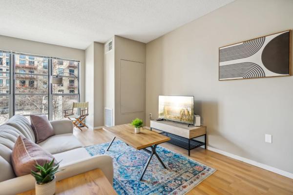 Cozysuites Mill District With Pool, Gym #03 - Target Center