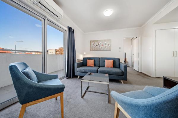 Comfy Lakeside 1-bed With Secure Parking - Canberra