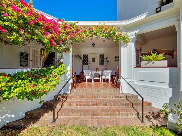 Charming Family Home - Cape Town