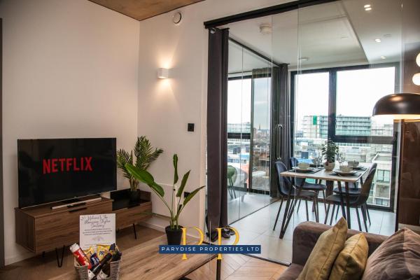 Mancunian Skyline Haven - Cosy Stylish 1-bed Near Deansgate And Manchester City Centre - Ideal For Business & Leisure Stays - By Parydise Properties - Oldham