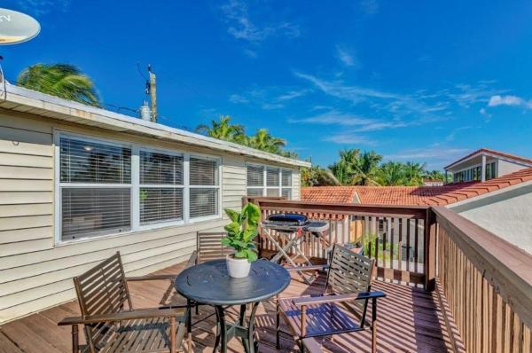 Beautifully Renovated 5 Bedroom With Guest House Home - West Palm Beach, FL