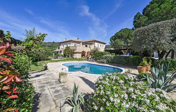 Lovely Home In Saint-julien-les-rosie - Alès