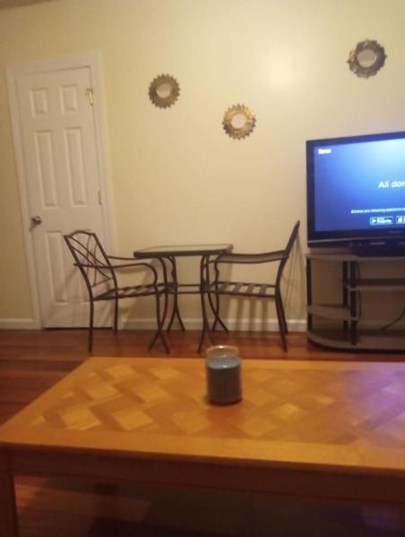 Simple One Bedroom Free Parking - Schenectady, NY