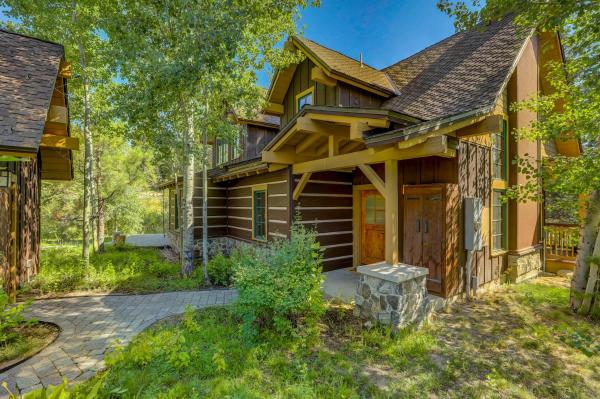 Tamarack Ski Resort Townhome - Elegant Couple's Retreat - Path To Chairlift - Golf - Donnelly, ID