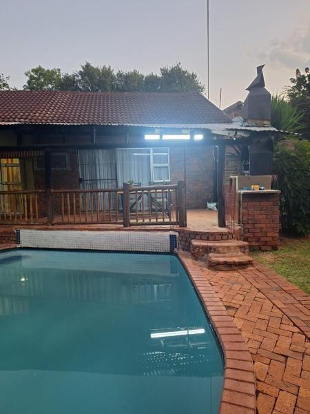 Smapers Guesthouse - Brits