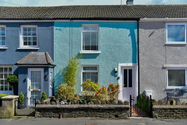 Rare Free Parking In Heart Of The City - Highly Rated Townhouse & Garden - Peaceful Area Less Than 5min Walk To Beach, Shops, Bars, Arena, Marina, Parks - Wales