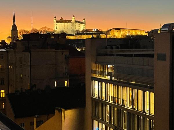 Old Town Apartment Black - Bratislava