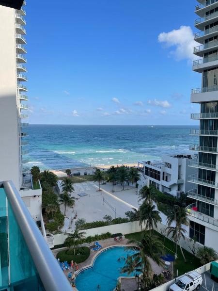 Lovely 2-bedroom Vacation Home, Ocean View - Hollywood, FL