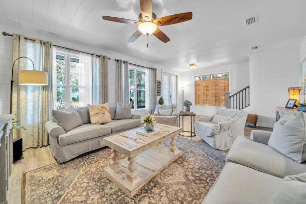 Pelicans Nest Ii - Easy Walk To The Beach & Pool - Seaside, FL