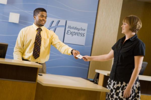 Holiday Inn Express & Suites Alexandria - Fort Belvoir By Ihg - Annandale, VA
