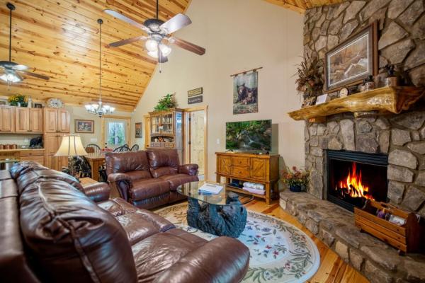 Dragons Den Cabin - Coosawatte Resort With Amenities - Georgia, GA