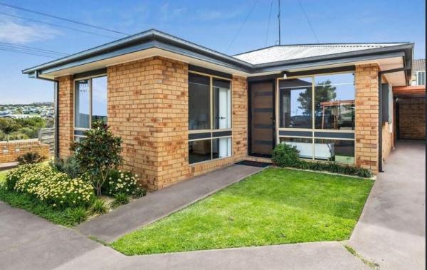 Walk To Torquay Surf Beach Shops Cafes And Golf - Jan Juc