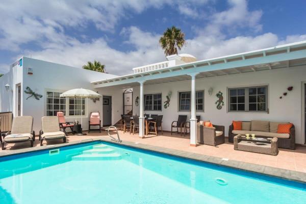 Villa Lorna With Air Conditioning Hot Tub And Games Room - Puerto del Carmen