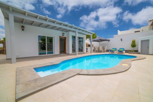Villa Amanda - 3 Bedroom Villa - Jacuzzi And Heated Pool - Pool Table - Perfect For Families - Puerto del Carmen