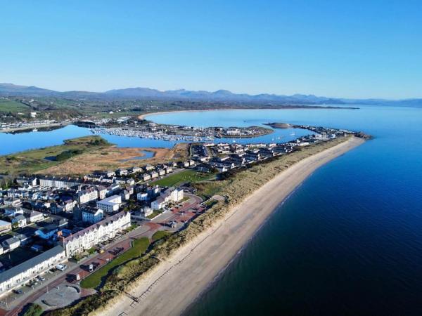 Beach Front Apartment - Pwllheli