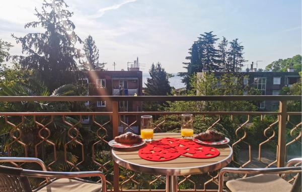 2 Bedroom Beautiful Apartment In Lovran - Lovran