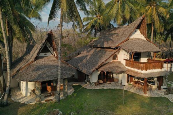 Beach-front Sumbawa Surf House - West Nusa Tenggara