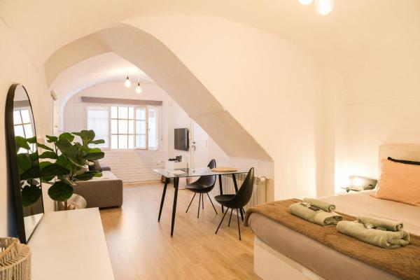 Casa Besalú - Estudio En El Centro Del Pueblo - Besalú