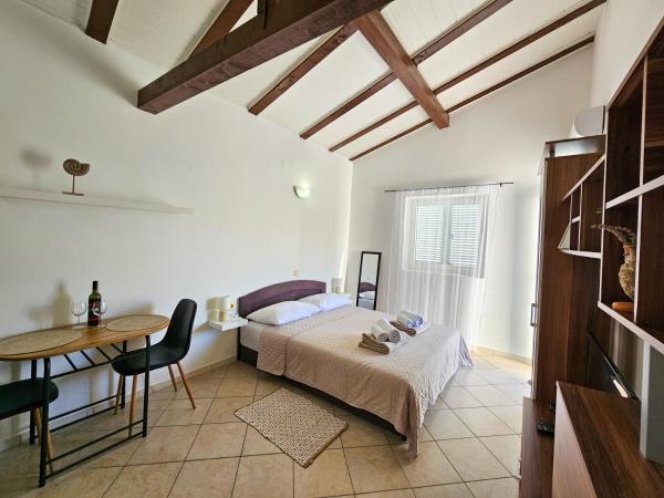 Apartments Mira 2 - Baška