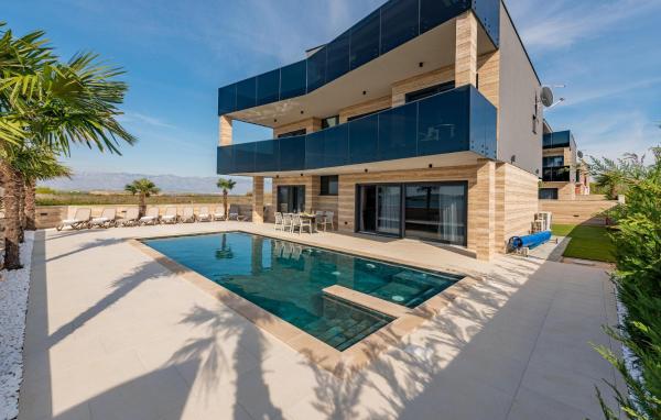 Awesome Home In Privlaka With Kitchen - Zaton