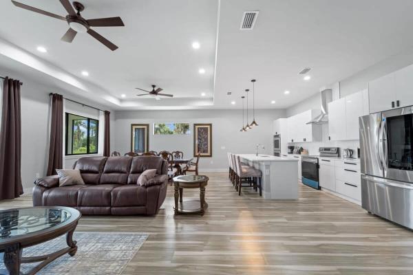 Tranquil Brand New Central Location Lake Front - Englewood, FL