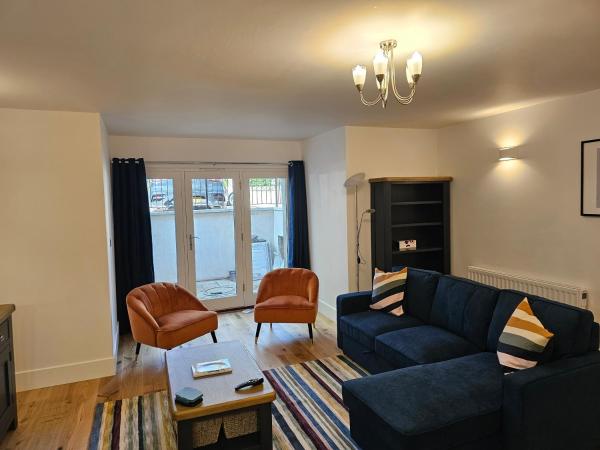 Spacious Modern 2-bed Parking & Wi-fi & 65"oled - 브리스톨
