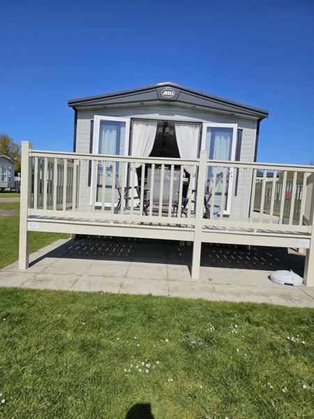 Premium Caravan - Sleeps 6 - Parking - Pool - Hunstanton