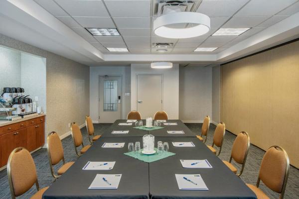 Holiday Inn Express & Suites Medicine Hat By Ihg - Medicine Hat