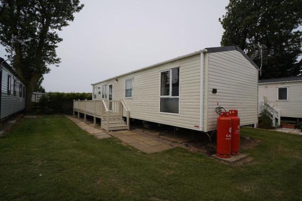 Stunning River View 2 Bedroom Caravan With Decking - Hunstanton