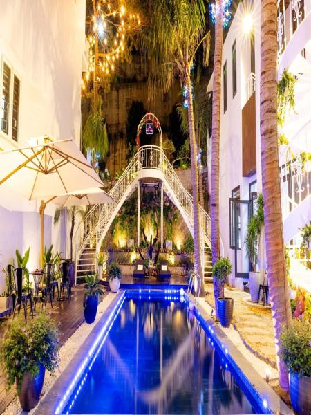 Căn Villa Homestay 12 Phòng Ngủ - Bể Bơi - Trung Tâm Bãi Cháy - ハロン