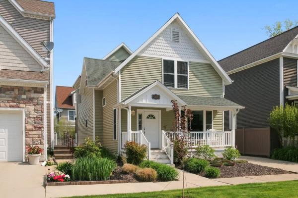 Charming Cottage Prime Location 3br - South Haven, MI