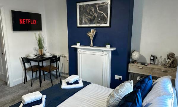 Studio Apartment - The Sapphire - Cheltenham
