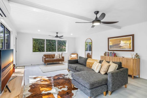 Trendy 2-bed Home With Outdoor Entertainment - Coolum Beach