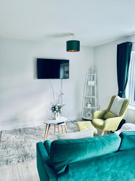 Dover Port In Quiet Location With Castle Views And Off Road Parking - Dover