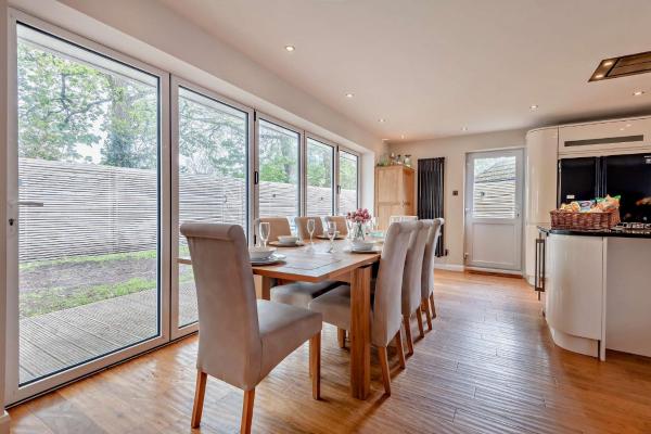 Oakwood Bungalow Christchurch Sleeps 8 - Christchurch, UK