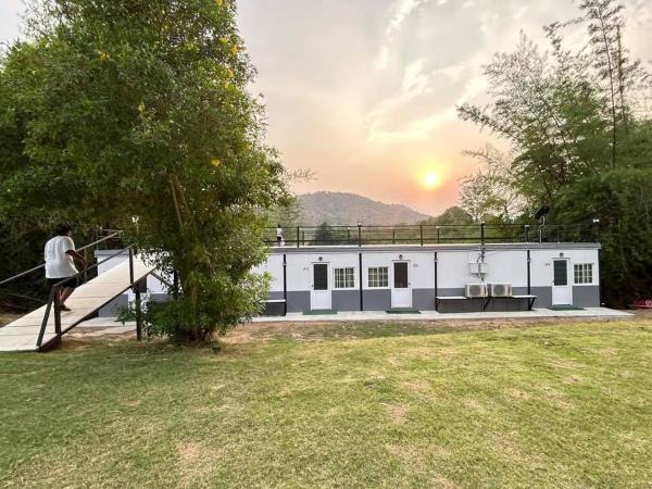 Bansuanmaenam(บ้านสวนแม่น้ำ):sunset View Room - Kanchanaburi