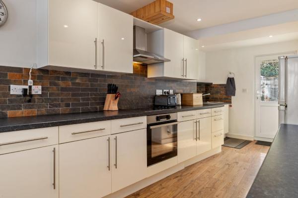 Dan Y Bryn - A Lovely 3 Bedroom House Centrally Located In Laugharne - Laugharne