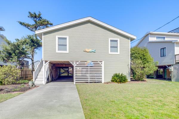 Coastal Home With Deck And Outdoor Shower - Kill Devil Hills, NC