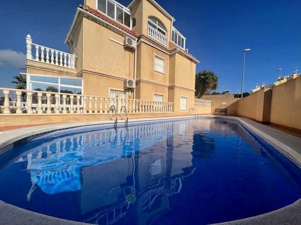 Traditional 3 Bedroom Villa With Com Pool Alm26 - Cabo Roig