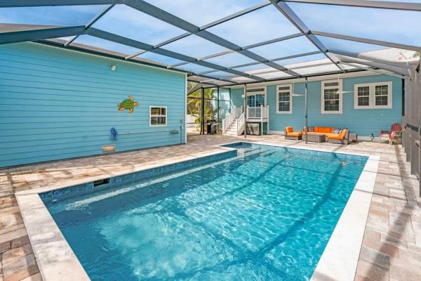 Sparkling Blue Pool Home! Walk To Beach, Publix - Vilano Beach, FL