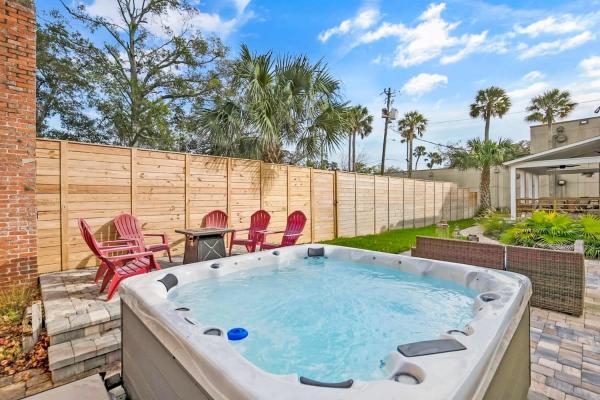 Remodeled Historic 1800s Carriage House, The Castle Garden, Colonial Modern Mansion - St. Augustine, FL