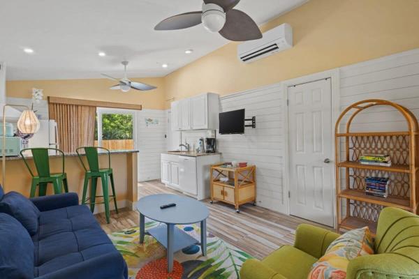 Renovated Cottage At The Historic Palms Inn Of Sanibel- Includes Pool And Bikes - Sanibel, FL