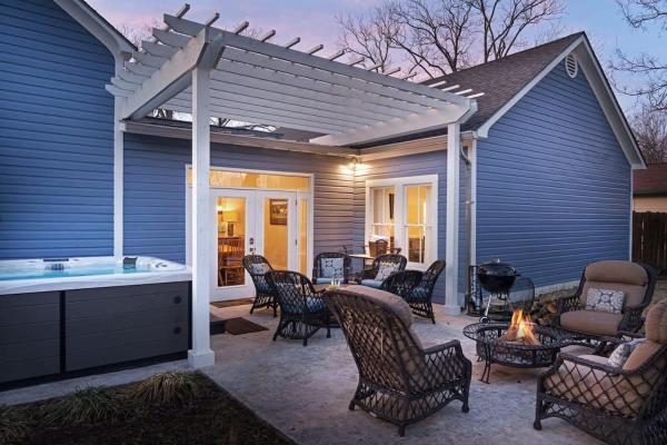 Vino Vida Spacious Home With Hot Tub - Fredericksburg
