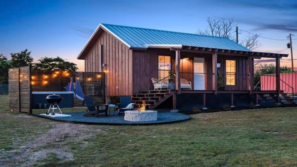 Sweet Paradise Cabin With Private Hot Tub - Luckenbach, TX