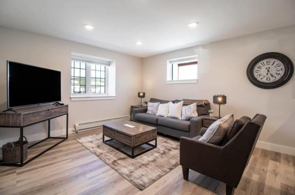 Nn - Flats On 4th #1 - Downtown 2-bed 2-bath - Whitehorse, Canada