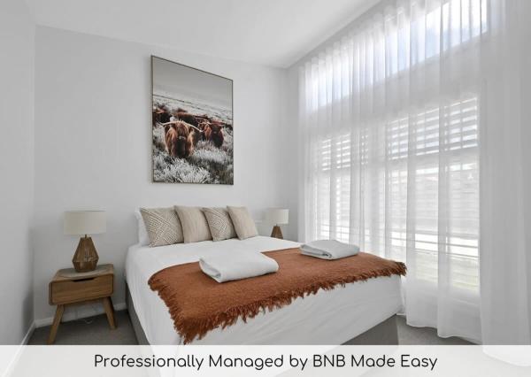 The Elm Apartments - The Cowhide Room - Orange