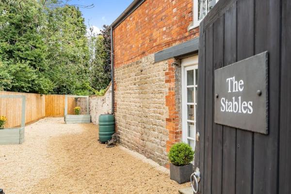 2 Bedroom Cottage In Old Town - Wiltshire