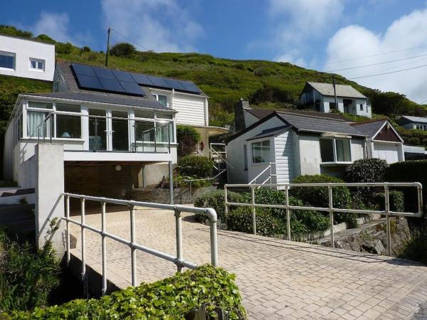 Tides Reach - Trebarwith Strand - North Cornwall - Sleeps 4 - 6 - Port Isaac
