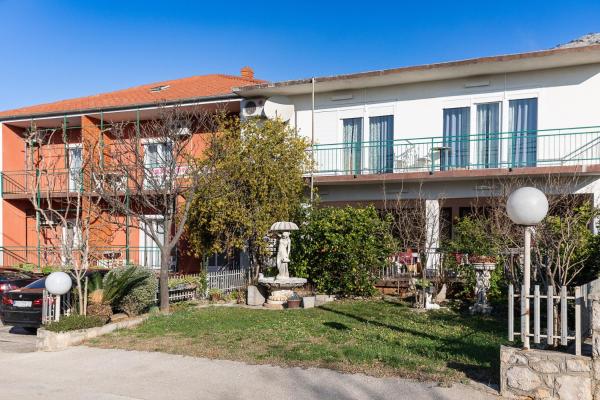 Tinka, Apartment No 7 - Starigrad